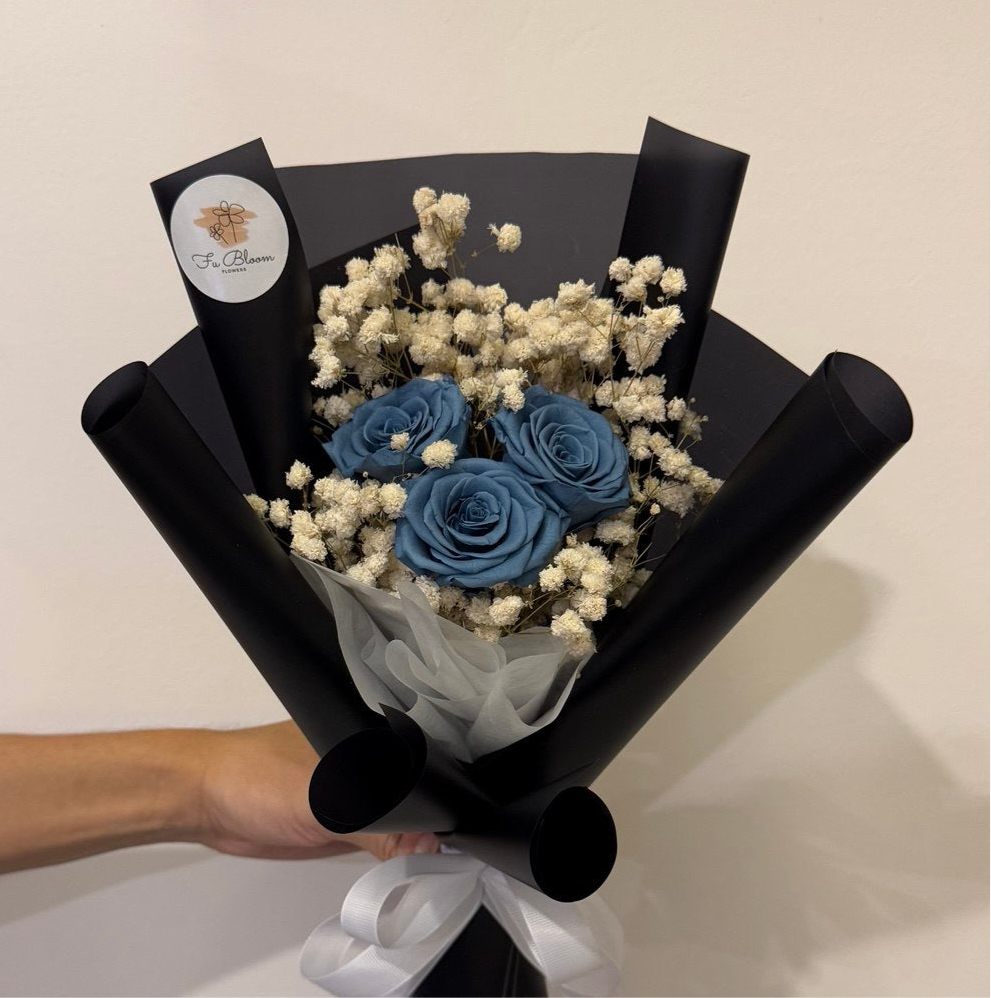3 Preserved Blue Roses & Baby's Breath Bouquet – Fu Bloom Flowers